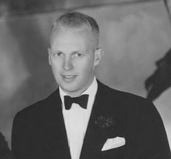 Shocking Revelation! Ronan Farrow Looks Just Like… Mia Farrow – Brian ...